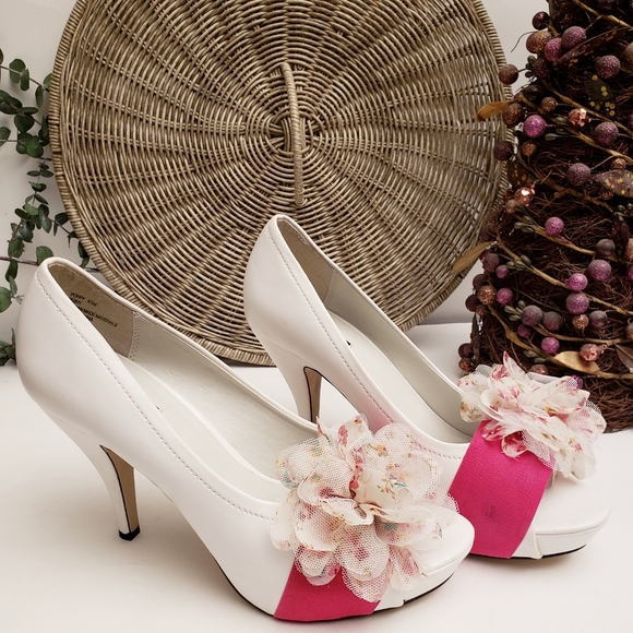 Dolce by Mojo Moxy | Shoes | Dolce By Mojo Moxy Poppy Womans White Heel ...